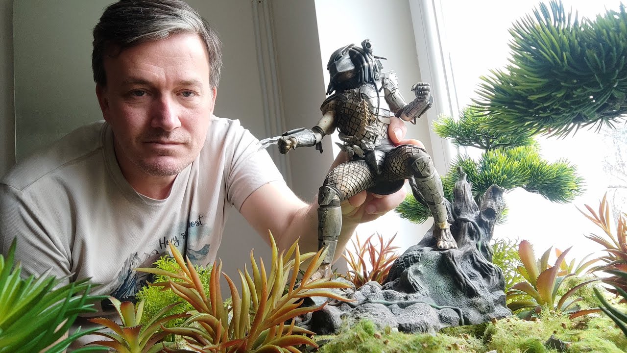 Predator in fighting position from the cult film with Arnold ...