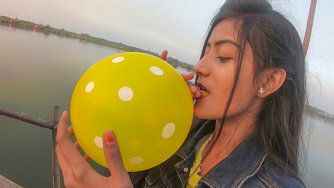 outdoor fun with Monty Balloon || Smart Girl Popping Balloons and learn ...