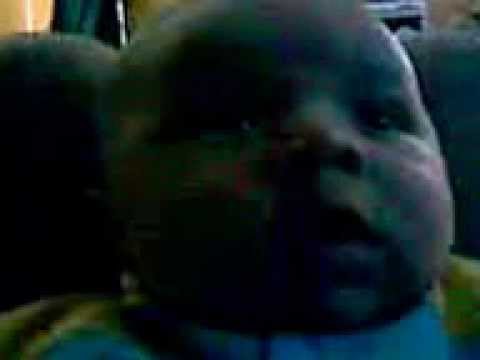 Papai Rodrigo conversando com filho Alysson