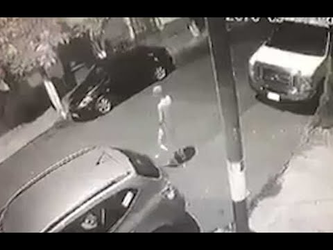 Captan a sujeto desnudo acosando a niña en la calle