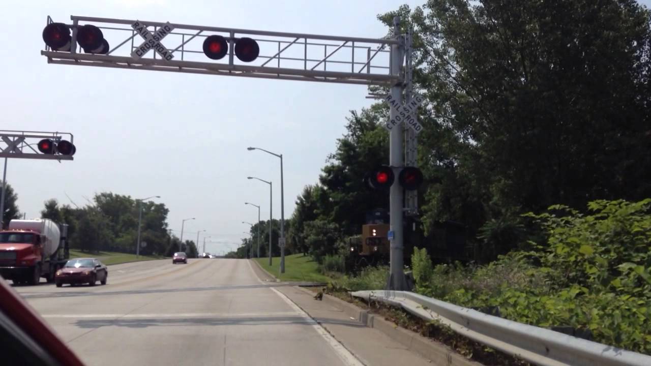 CSX 4038 Crossing Bayfront Highway. July 18, 2014 - YouTube