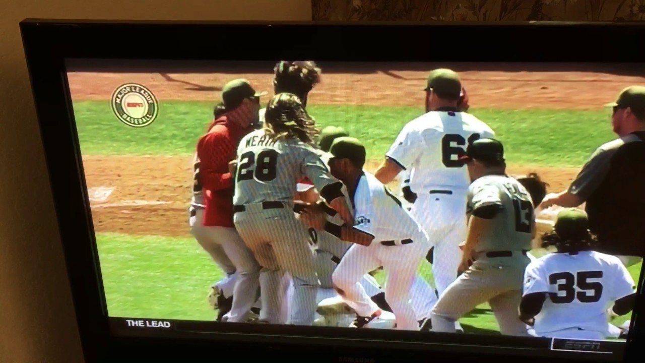 Giants vs Nationals Brawl: Bryce Harper charges mound May29, 2017 - YouTube