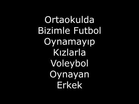 Kızlarla Voleybol Oynayan Erkek