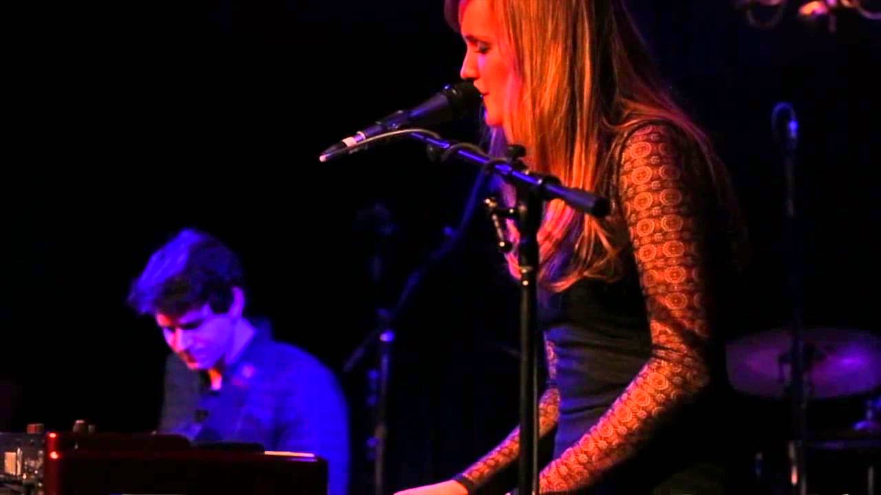 Sarah Troy - You're The One That I Want - YouTube