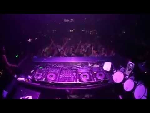 Seyircileri Trolleyen DJ’ler