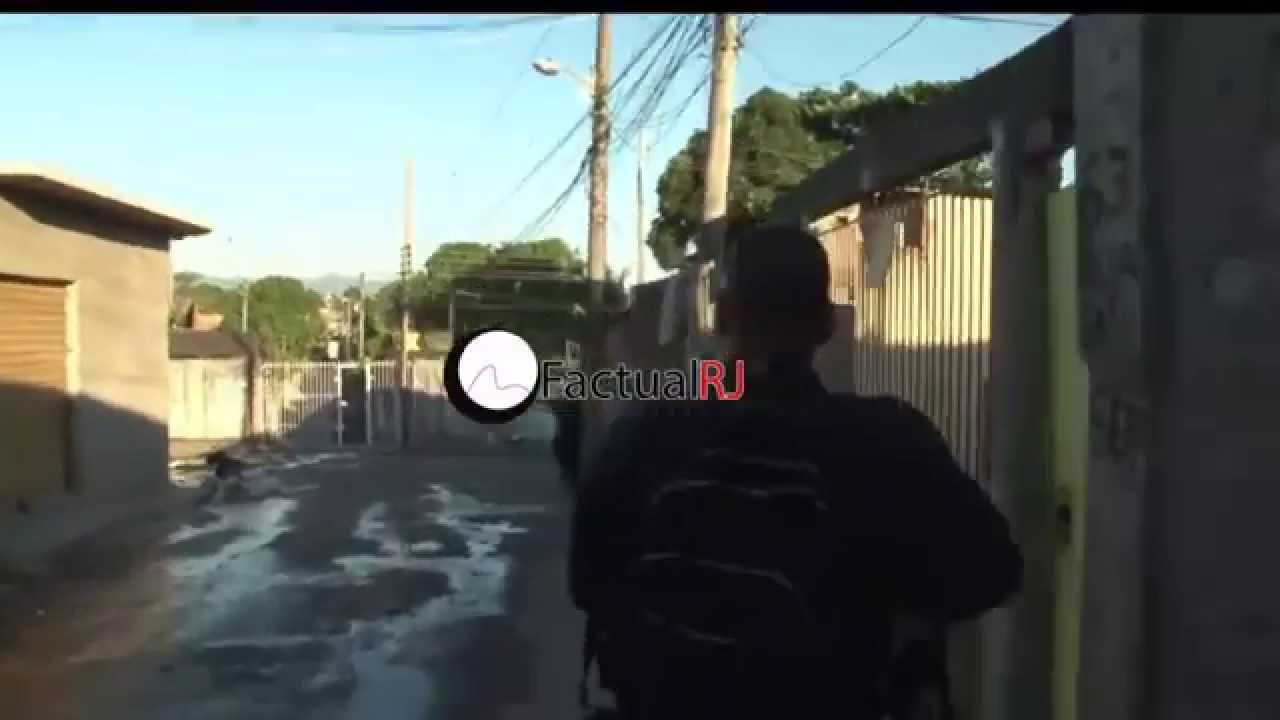 Polícia é recebida a tiros na favela de Antares em Santa Cruz - YouTube
