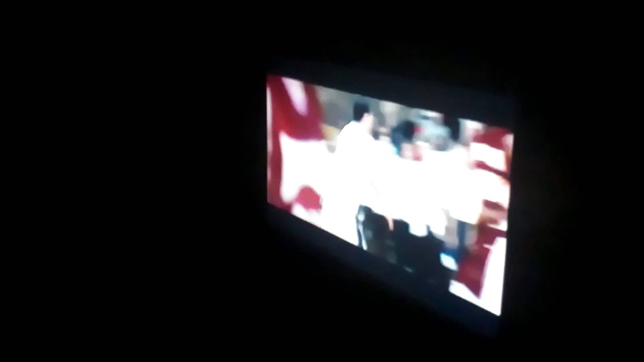 Človjěk chce spat a bratr si pusty film :D - YouTube