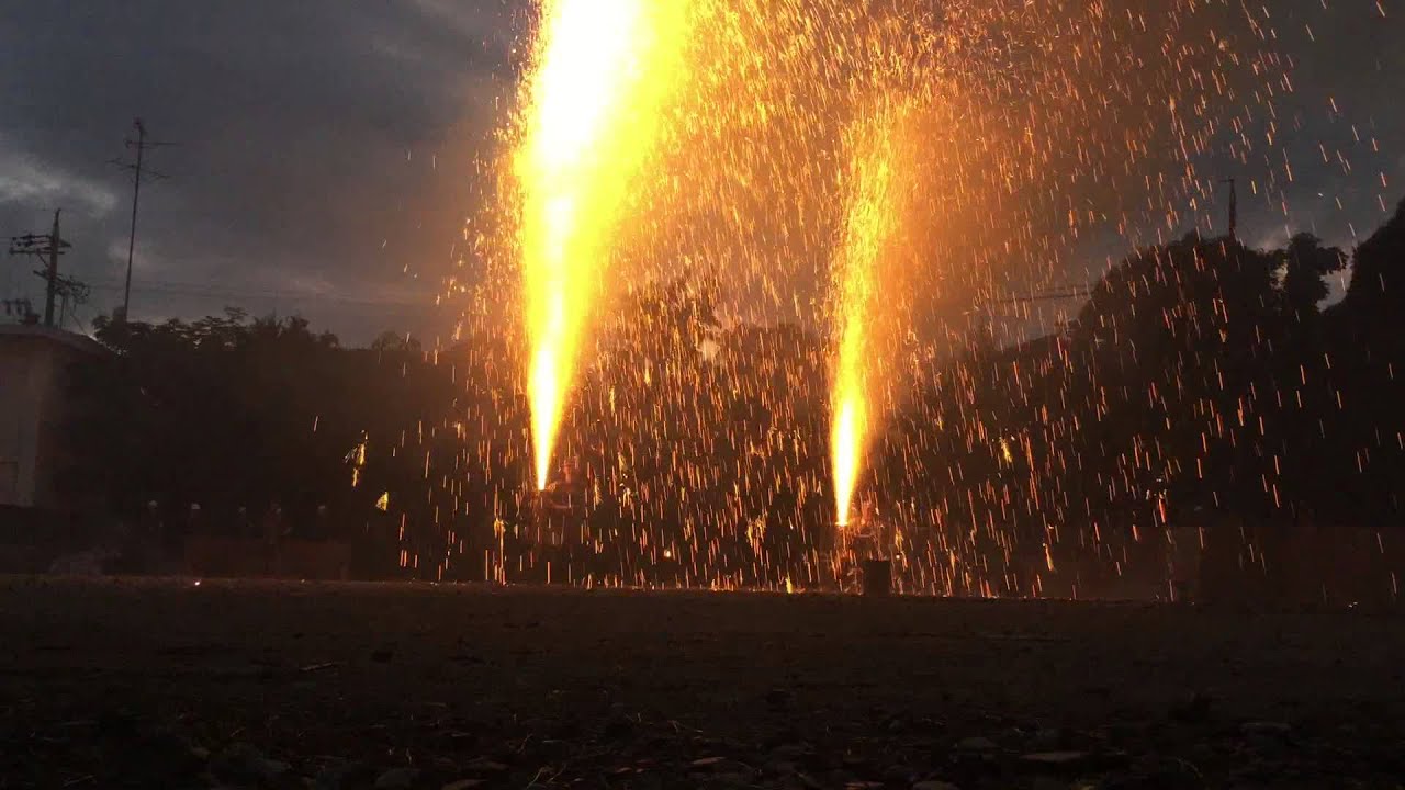 Hand cylinder fireworks in TOYOHASHI 豊橋手筒花火 - YouTube