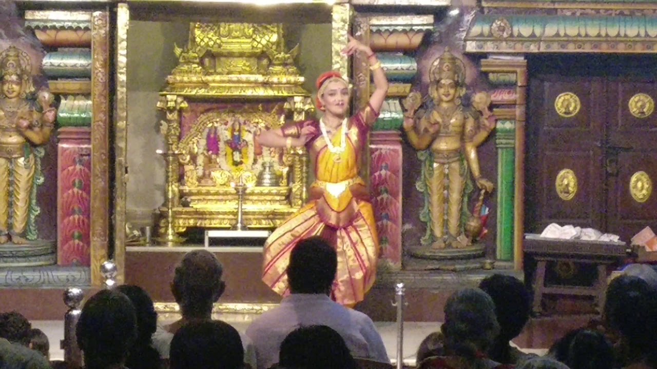 Dance at a South Indian Temple at Matunga - YouTube