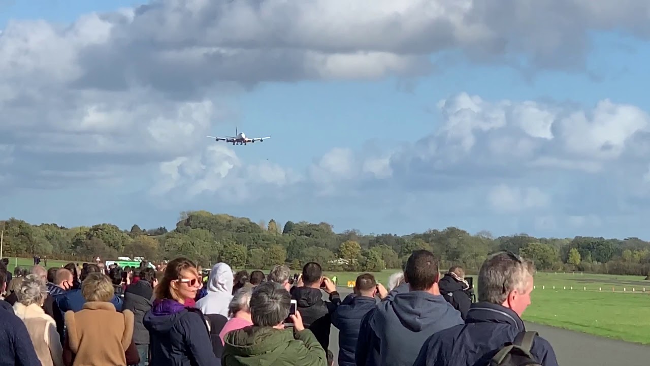 Boeing 747-436 G-CIVW Final landing @Dunsfold 22 October 2020 - YouTube