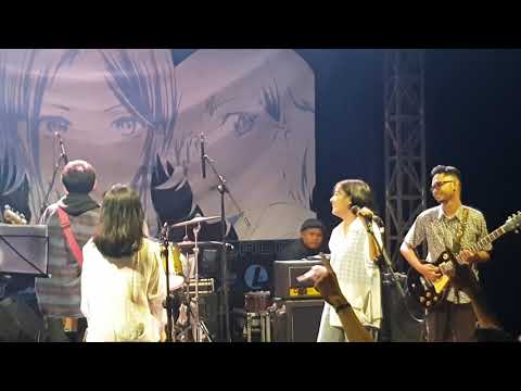 Aurel Mayori & Nabila Fitriana MC + Chant Supporter