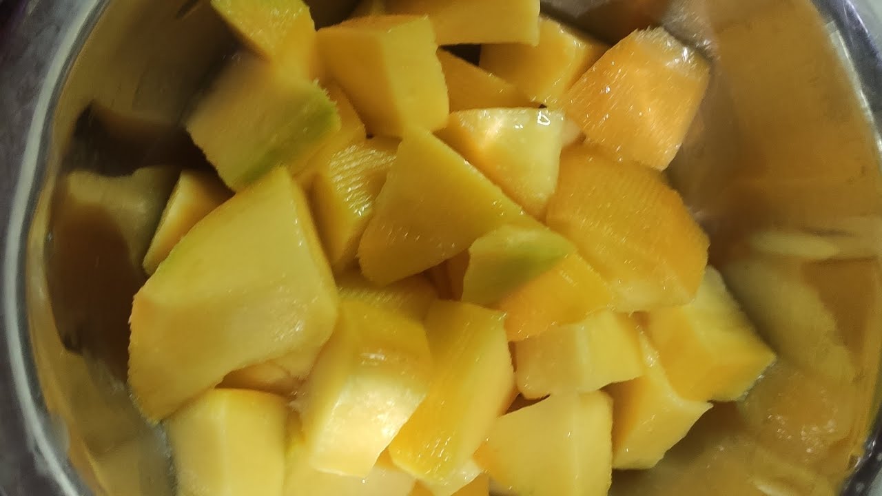 Easy way to cut mangoes l Mango cutting tricks l ಸರಳವಾಗಿ ಮ್ಯಾಂಗೋ ಕಟ್ ...