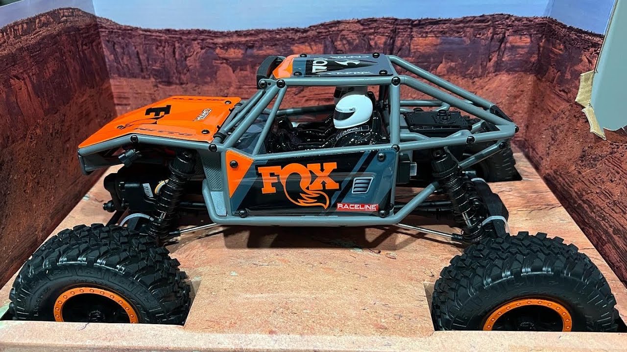 RC rock crawler Axial Capra - YouTube