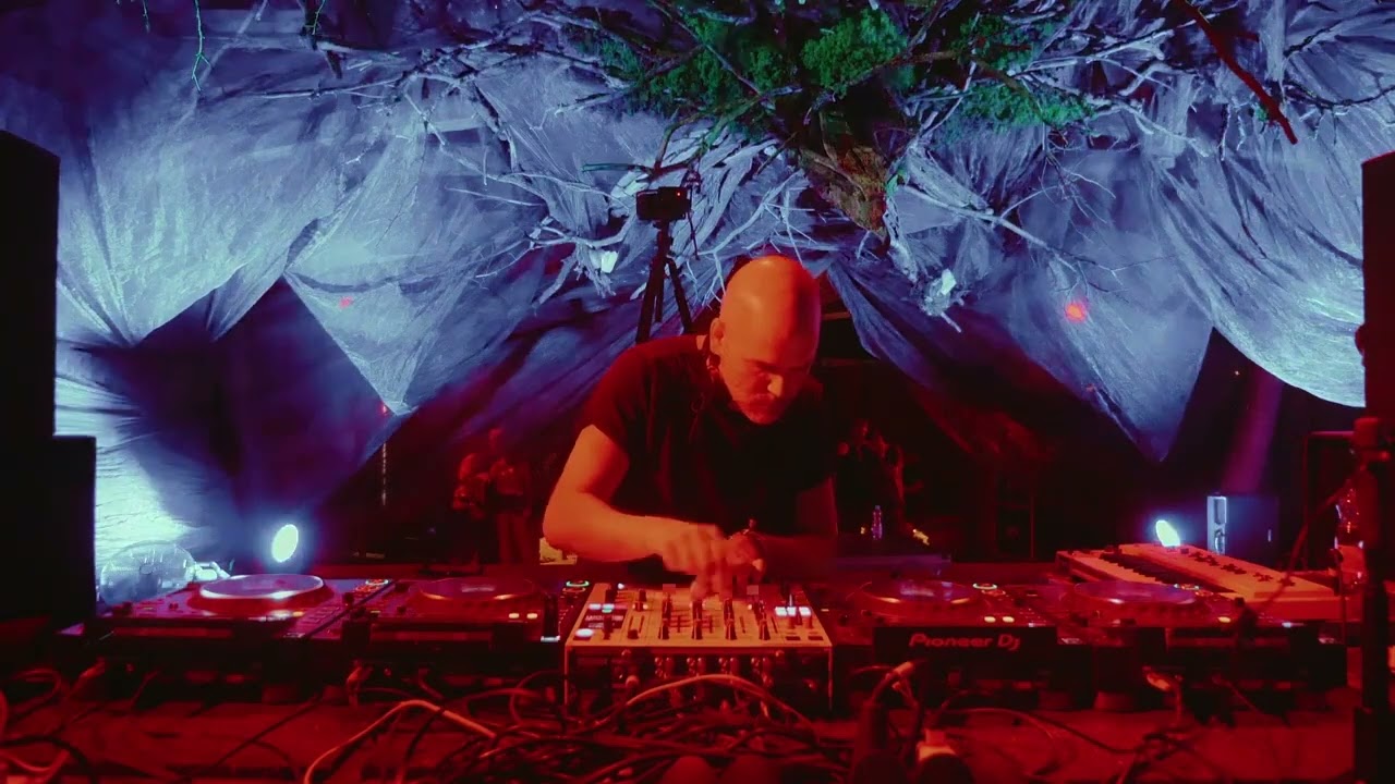 Cosma - People on Hold @ Ozora 2022 - YouTube