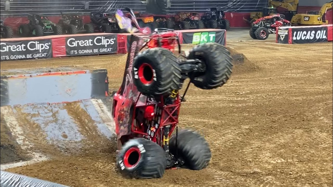 Monster Jam Minneapolis 2023 Show 1 Freestyle | Vendetta - YouTube