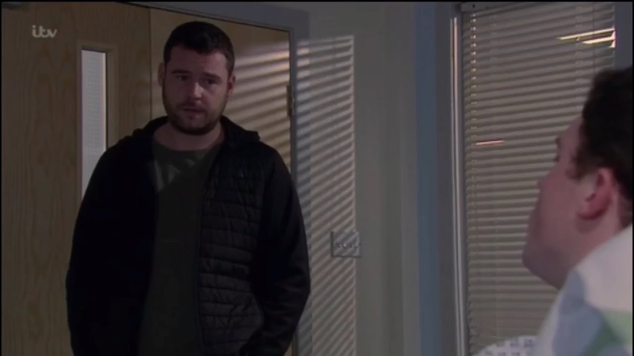 Aaron tries to get through to Vinny - Emmerdale (06/04/21) - YouTube