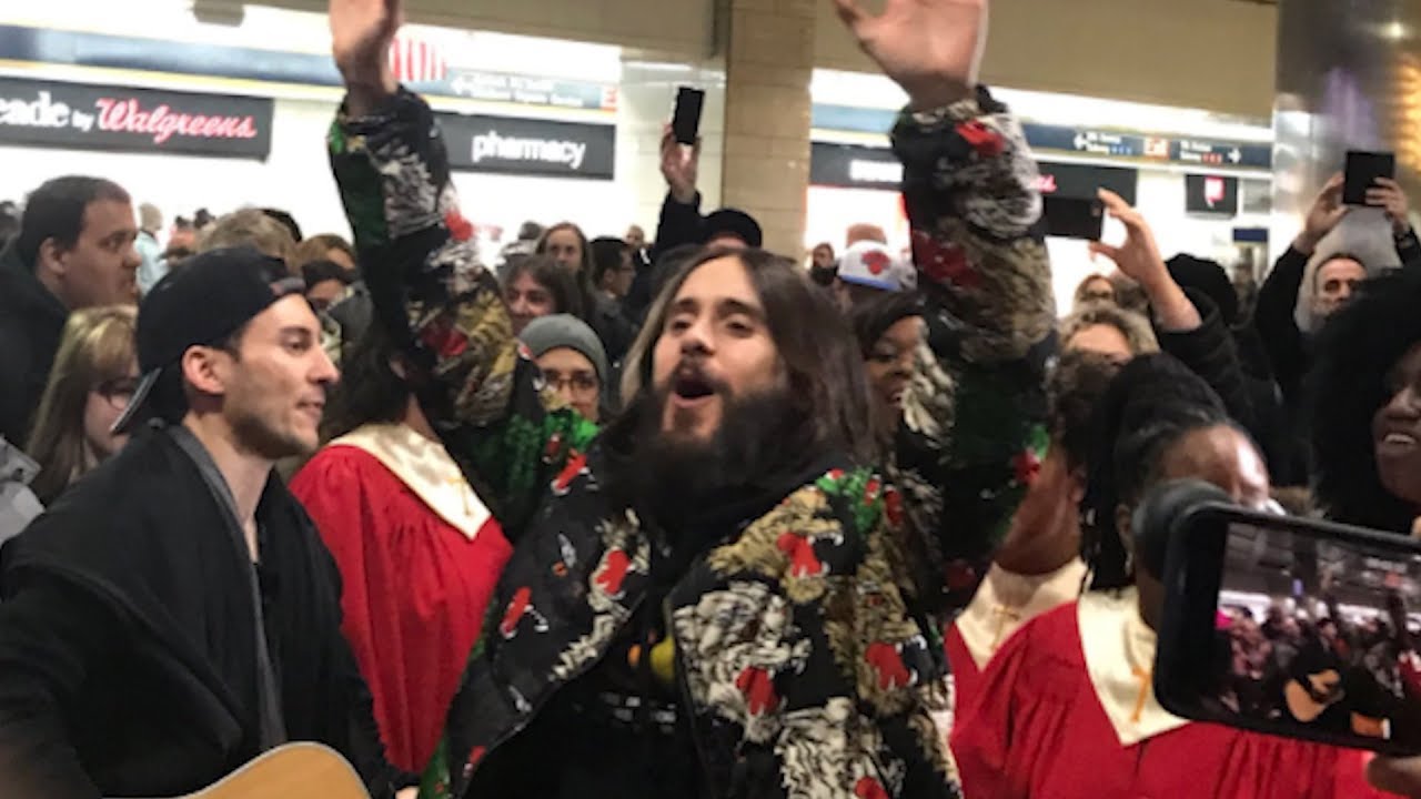 Jared Leto Surprises New Yorkers By Singing All Over City with Choir ...