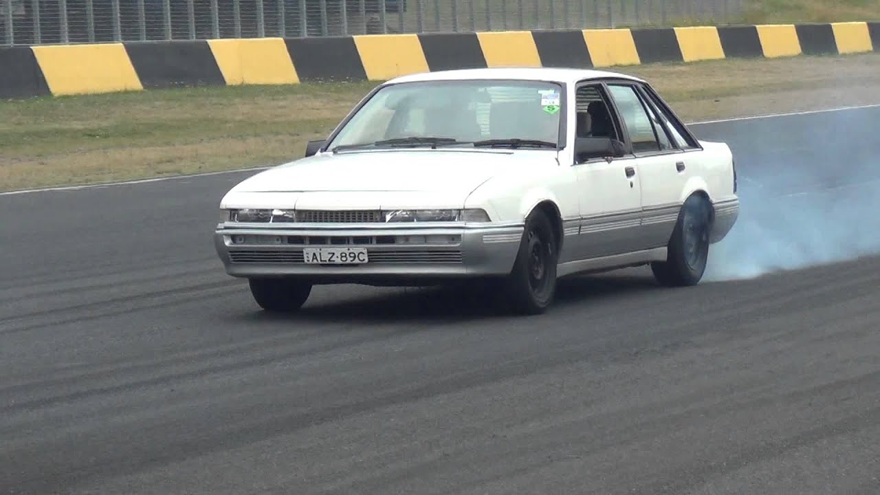 HOLDEN VL CALAIS TURBO SKID - YouTube