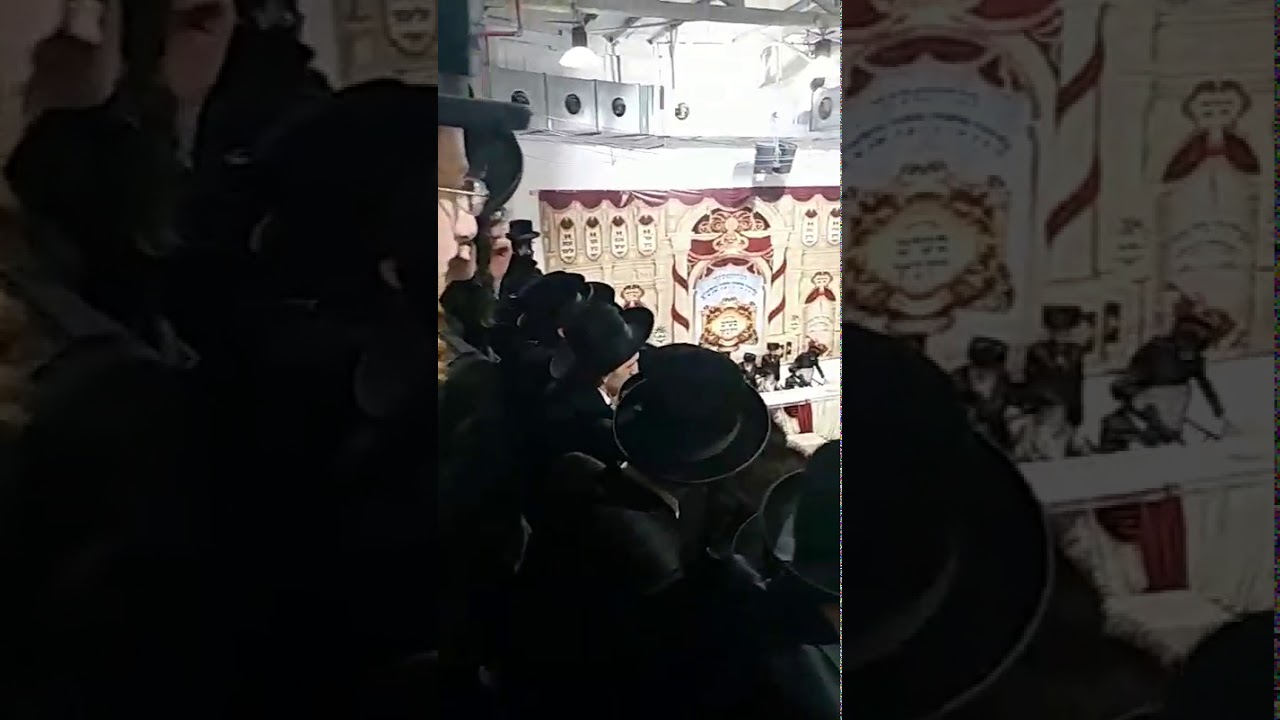 Seret Viznitz Rebbe Singing Odeh Hashem - YouTube