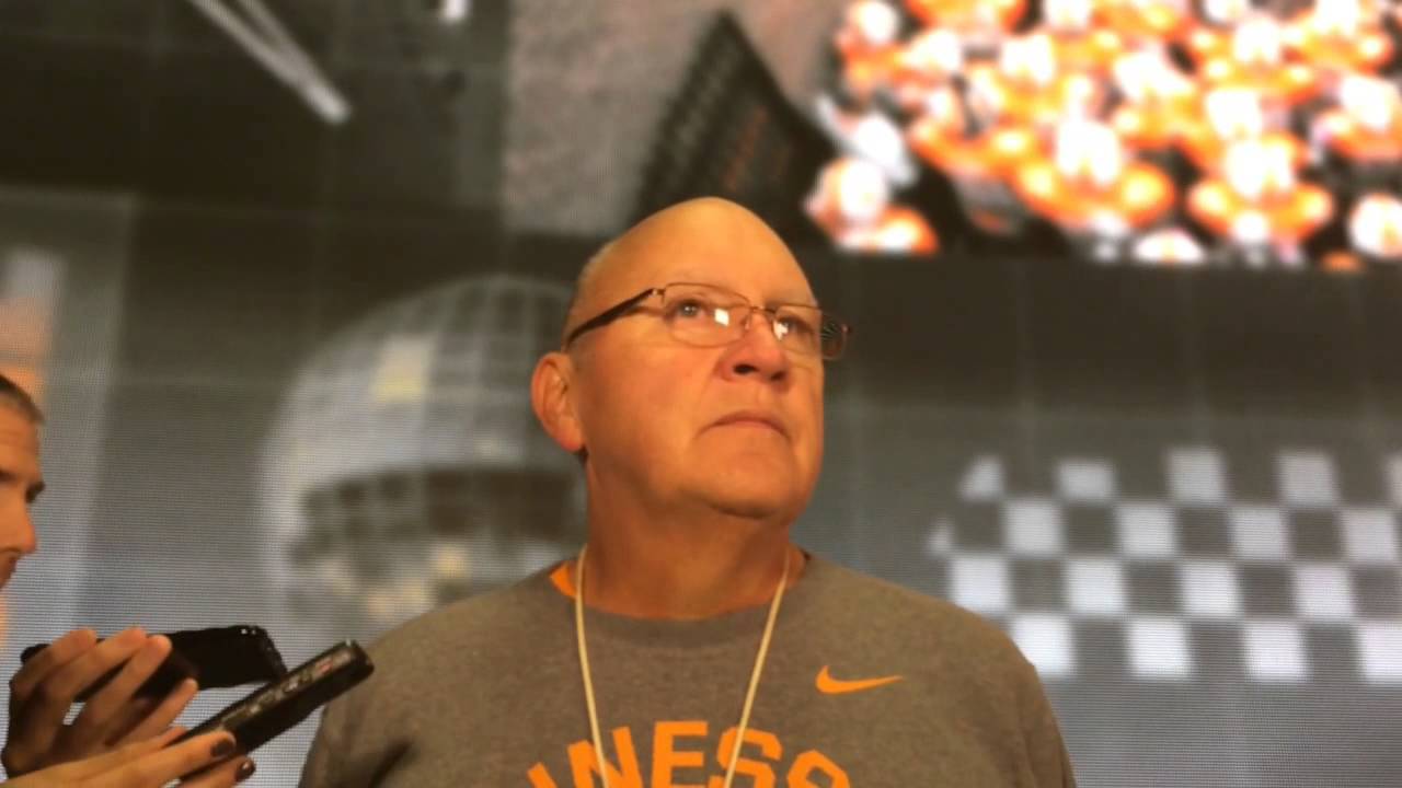 Mike DeBord discusses Tennessee's offense (Nov. 17, 2015) - YouTube