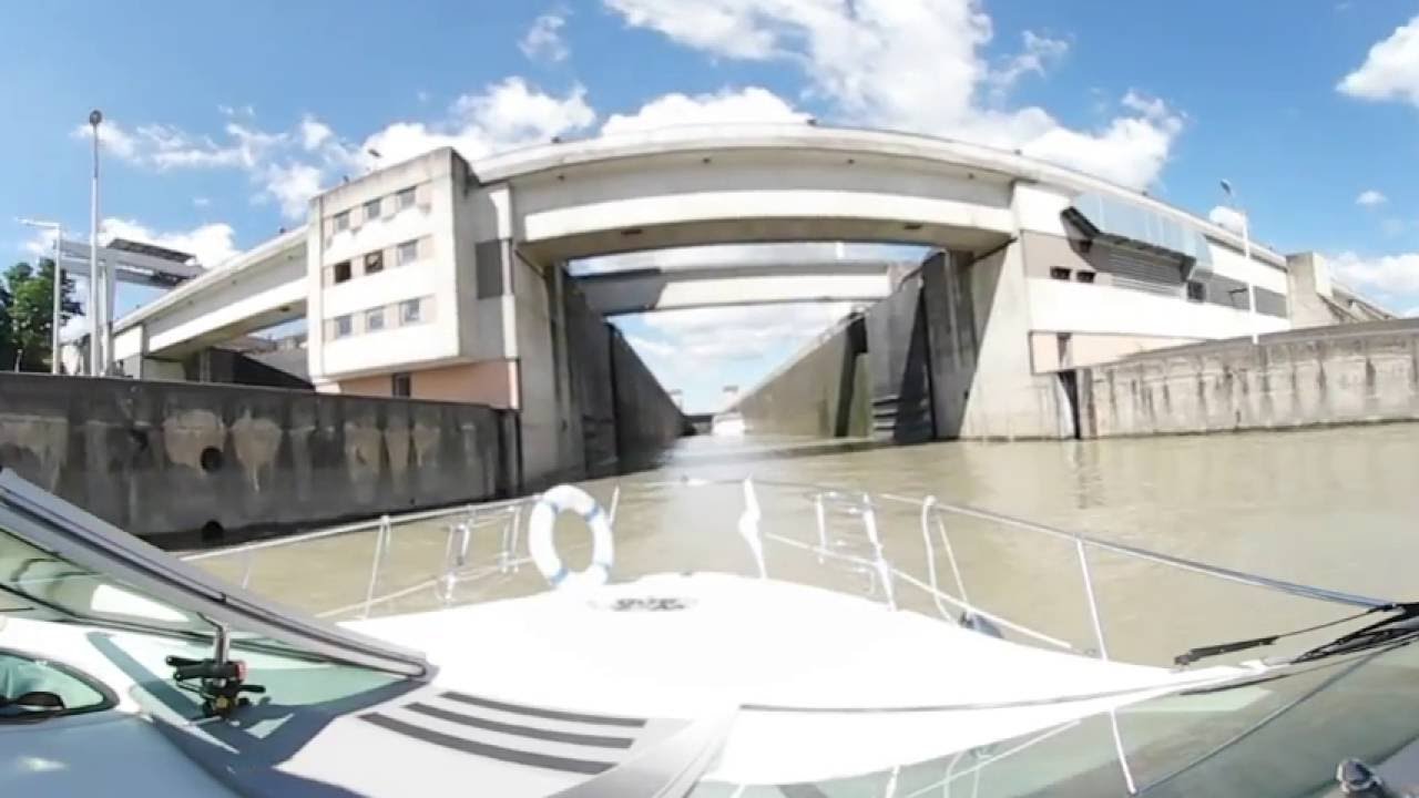 360° Video - Schleuse Greifenstein (Ö) - YouTube