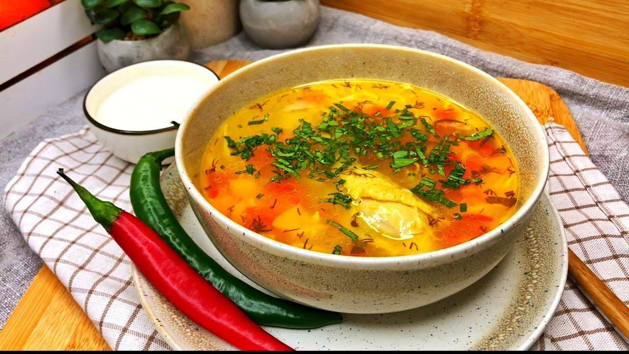 Locul 1 la mâncăruri tradiționale moldovenești! Zeamă de pui cu tăieței ...