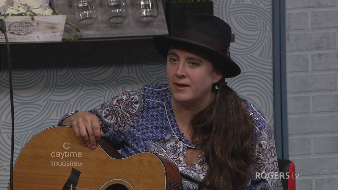 Live Music Performance by Bella Cat - YouTube