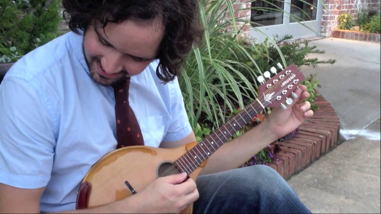 Mandolin Orange's Andrew Marlin tries out Morris Mandolin No. 250 - YouTube