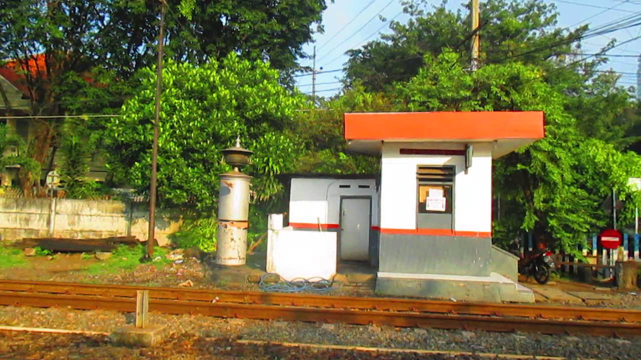 Bunyi genta perlintasan kereta api - YouTube