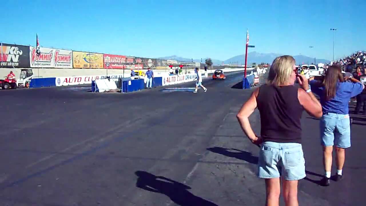 E-Girl racing - YouTube
