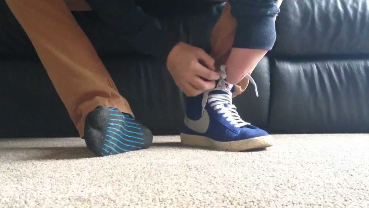One hand shoe tying - YouTube