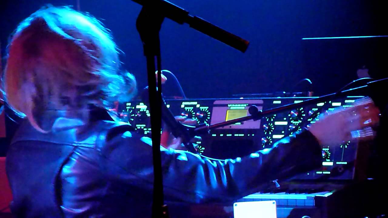 Tara Busch clip from I Speak Machine Live @ Cargo 050912 O Gena - YouTube