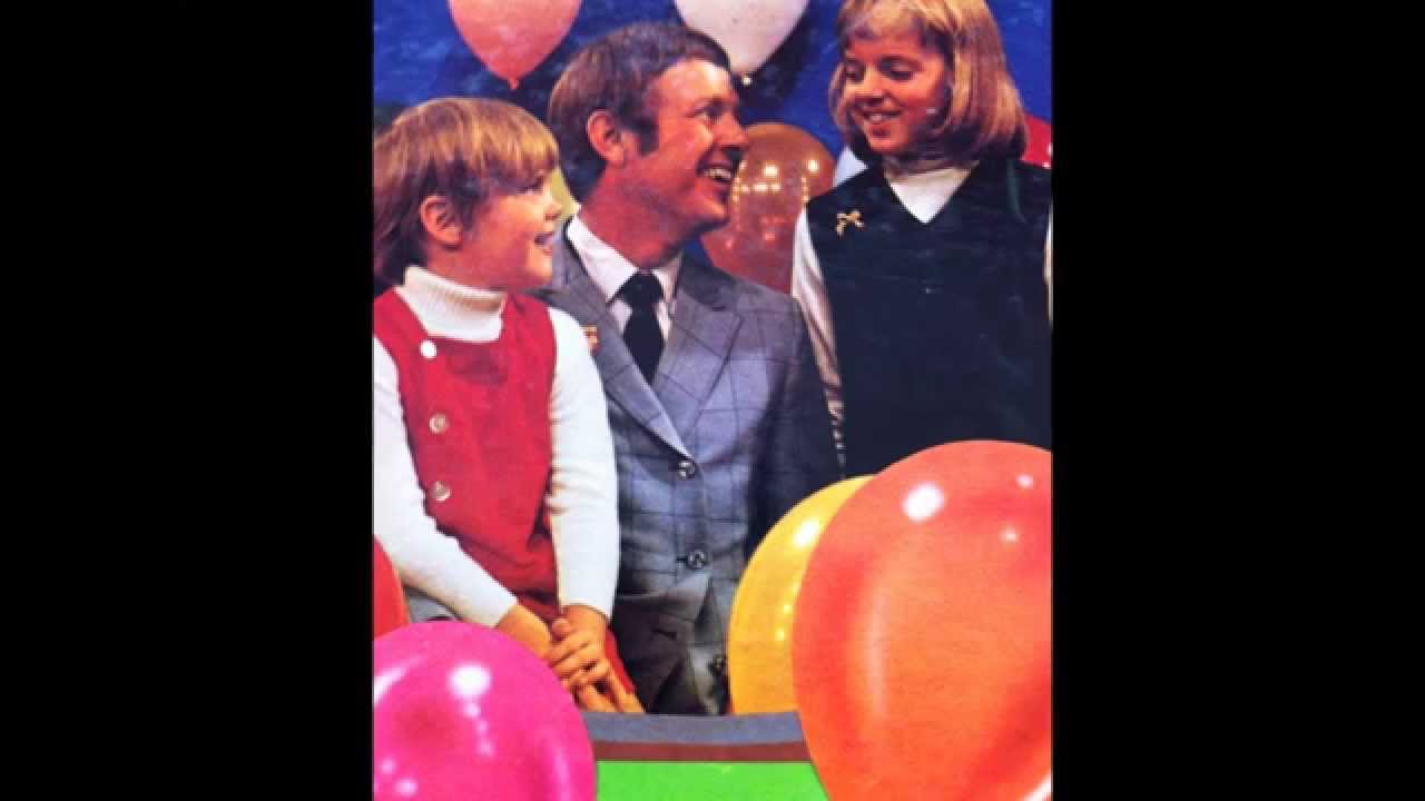 Bob McAllister of Wonderama - 'Workin' On The Farm" - YouTube