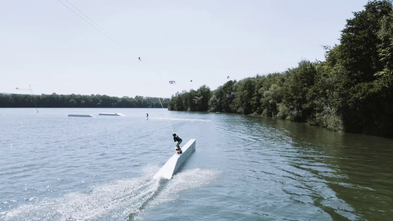 Feature Line Max Hen Video Battle - YouTube