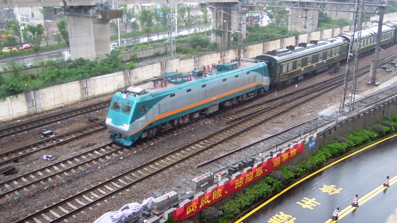 SS9+25K, China Railway中国铁路(T132/3上海到大连, Shanghai to Dalian Train) - YouTube