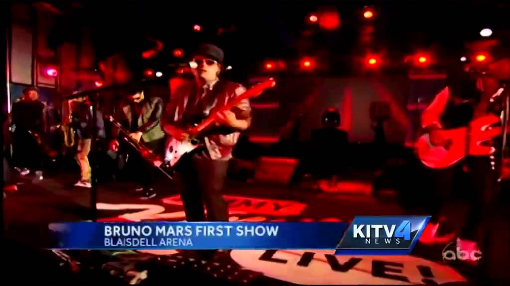 Bruno Mars fans rave about concert - YouTube