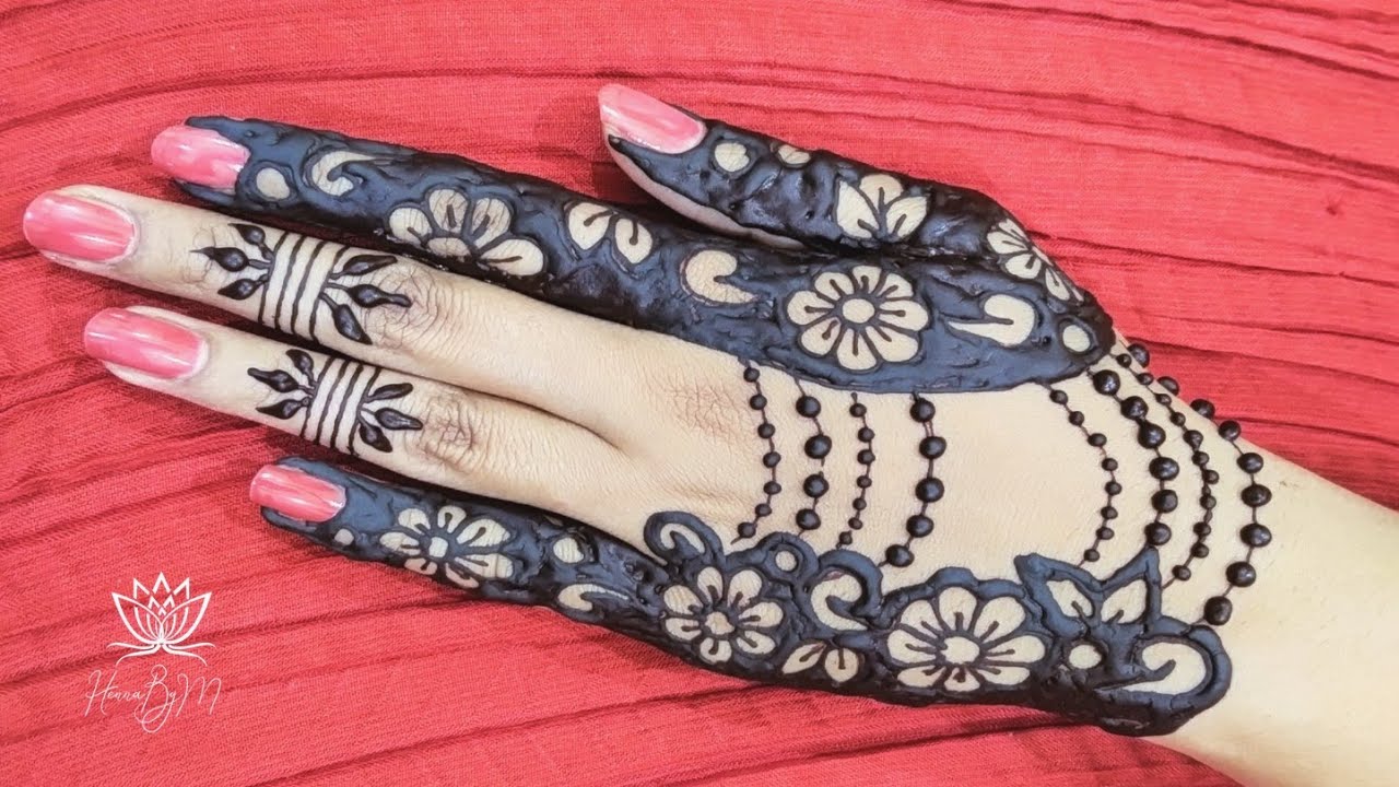 Trending Negative Space Henna Design 2021 || Stylish Reverse Mehndi ...