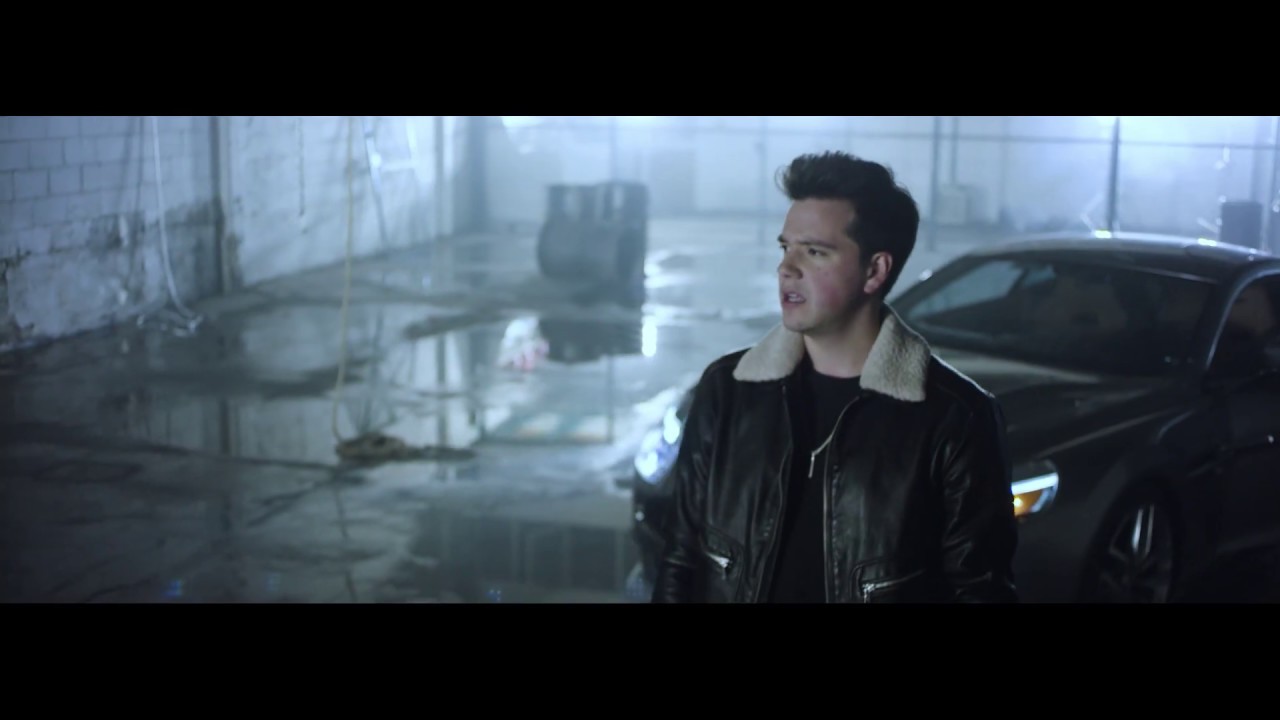 Axel Muñiz - Un Ratito (Video Oficial) - YouTube