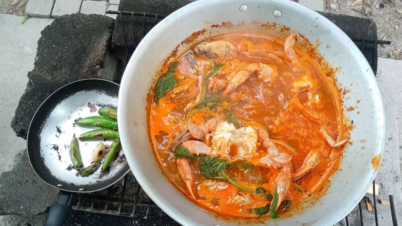Caldo de Chilpachole con Mojarra y jaiba, bien sabroso,aquí con Rosa y ...