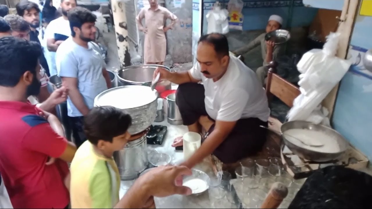 Jeda Lassi in Lahore | Famous Lassi People Fight For Lassi | Androon ...