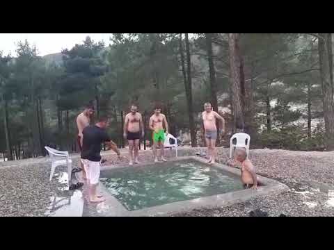 Antalya manavgat yeşilbağ barajından çalışan işçilerin havuz keyfi.