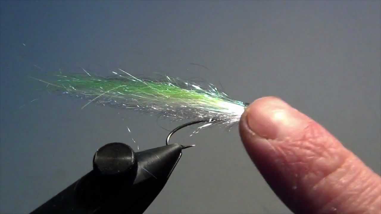 Fly tying - Baitfish - YouTube