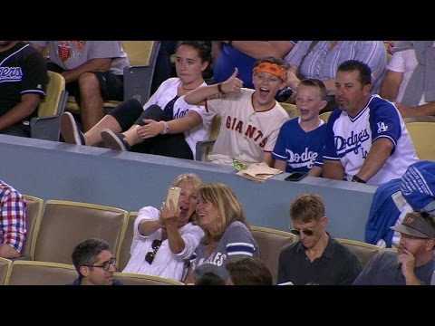 SF@LAD: Young Giants fan photobombs a selfie