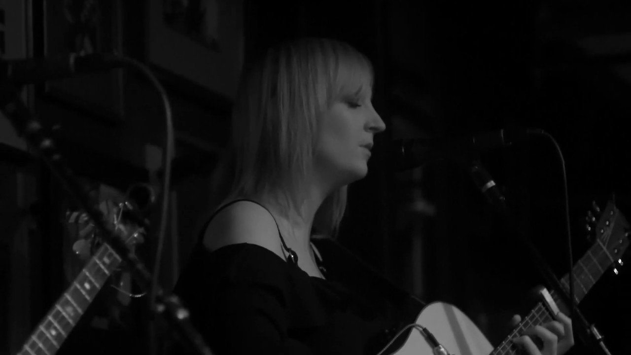 Briste: Red Is the Rose - YouTube