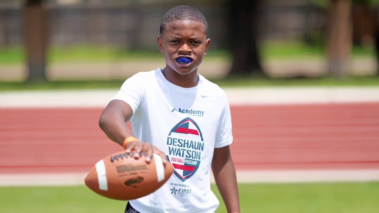 Ali Scott 11U Quarterback - YouTube