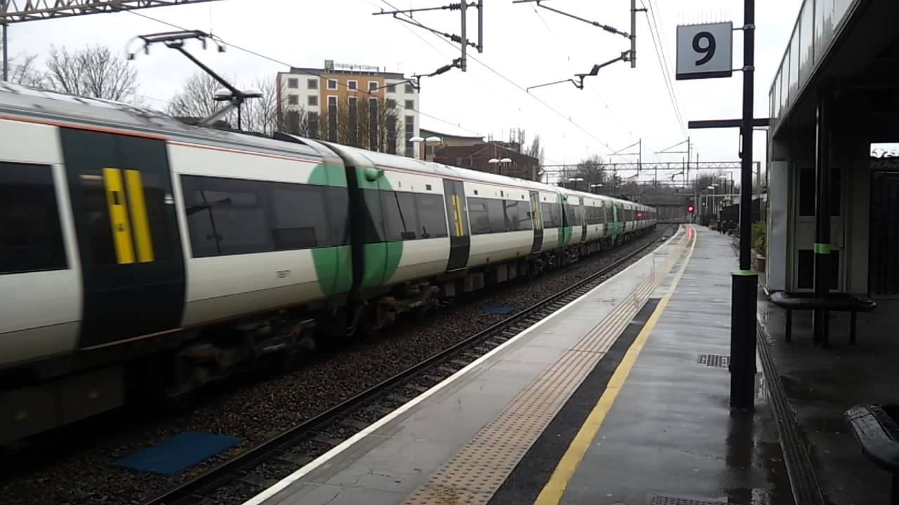Southern Class 377 no. 377201/204 departing Watford Junction on 19/02 ...