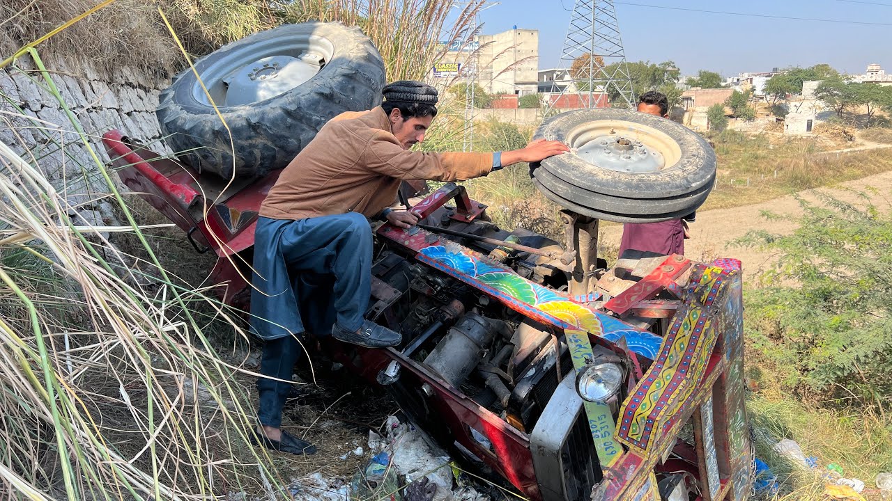 TRACTOR BREAKDOWN! Repairing a Damaged Tractor in a VERY UNCONVENTIONAL ...