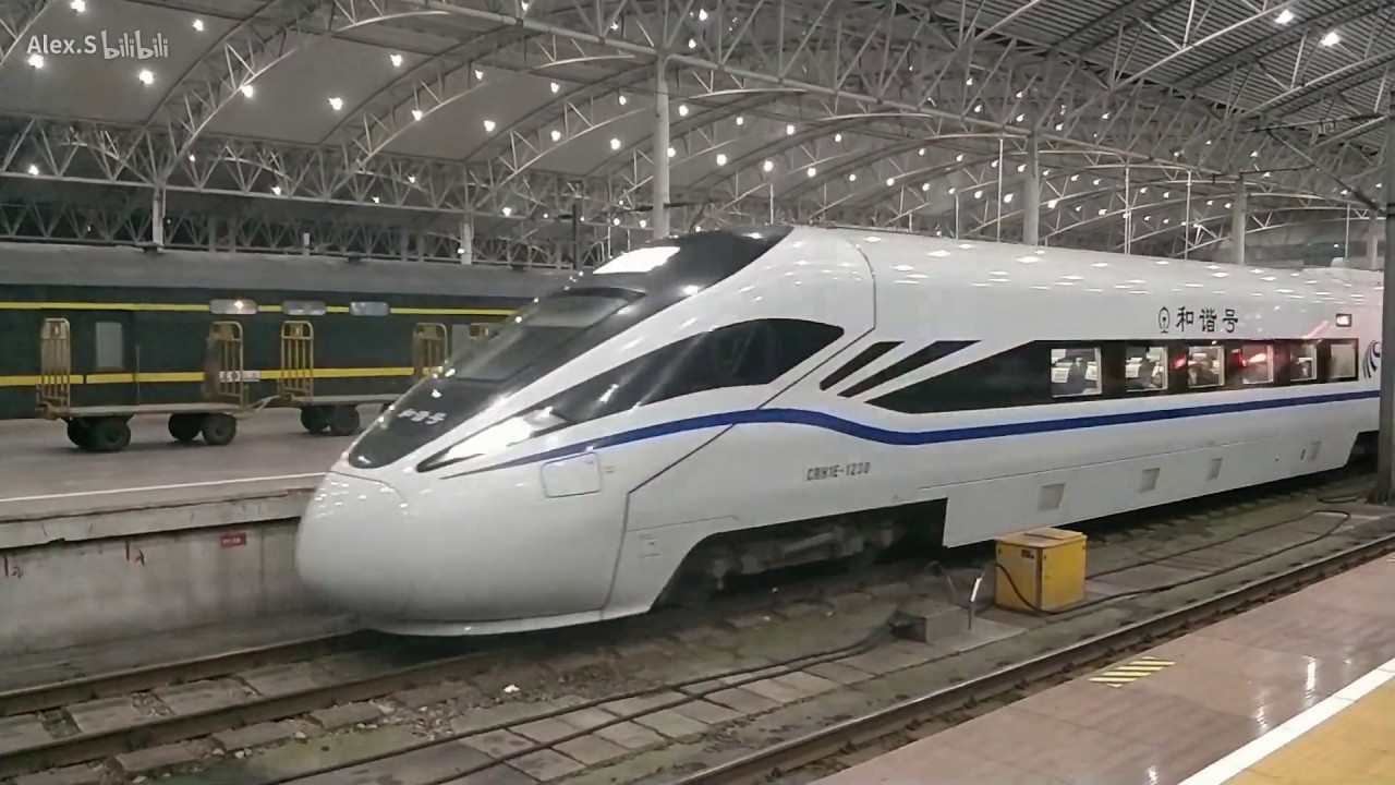 【铁路随拍(China Railway)】沪西动卧 CRH1E-1230担当D306(上海～西安北)的动卧列车驶出上海站 - YouTube