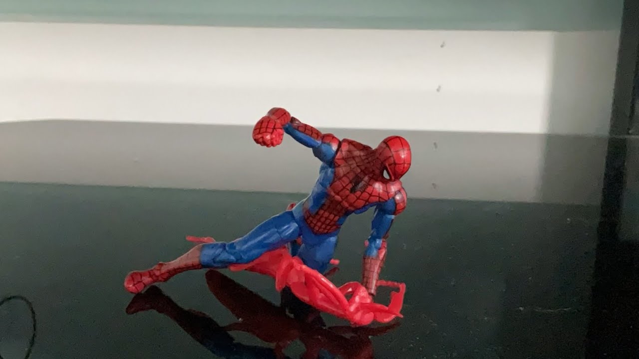 Spider Man vs The giant preying mantis - YouTube