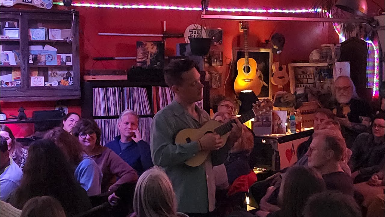 Lucas Penner - Moony & Moody (Live at aeiTV) - YouTube